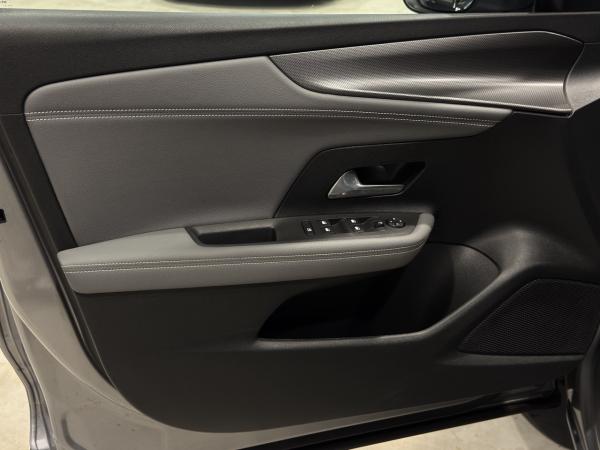 Grey Opel Mokka 2022 in Riga, with an engine capacity of 0.00 L and mileage of 37 thousand km for 18990 €, photo 11 on AUTOMOTO.COM.LV