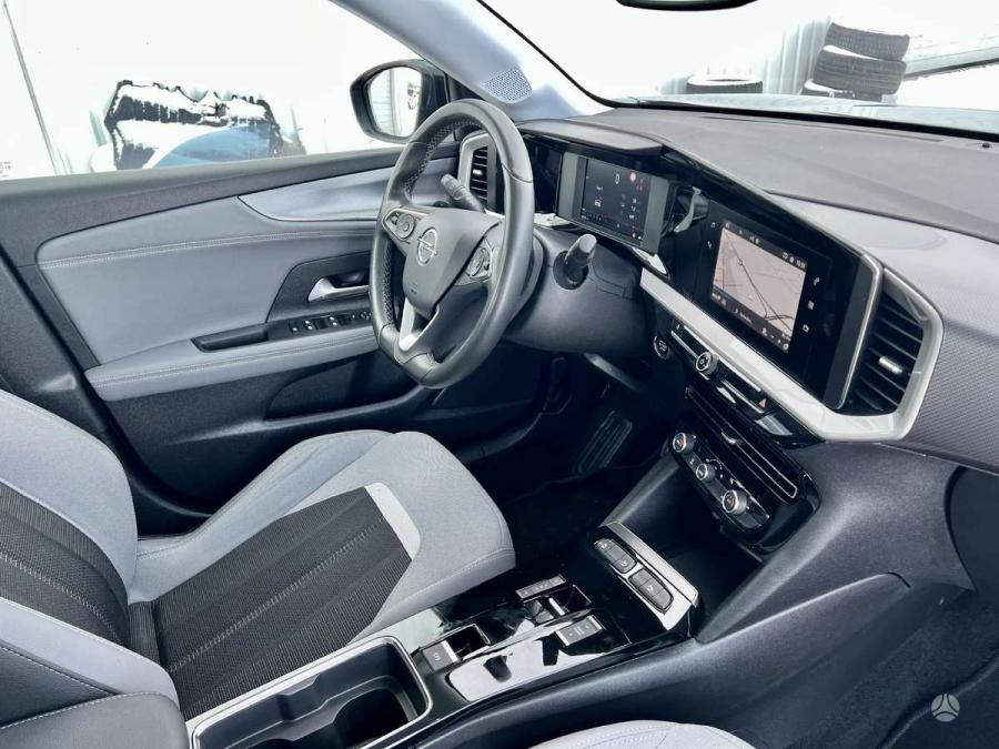Pelēks Opel Mokka 2023 Marijampole, ar dzinēja tilpumu 1.20 L un nobraukumu 68 tūkst. km par 16698 €, foto 18 vietnē AUTOMOTO.COM.LV