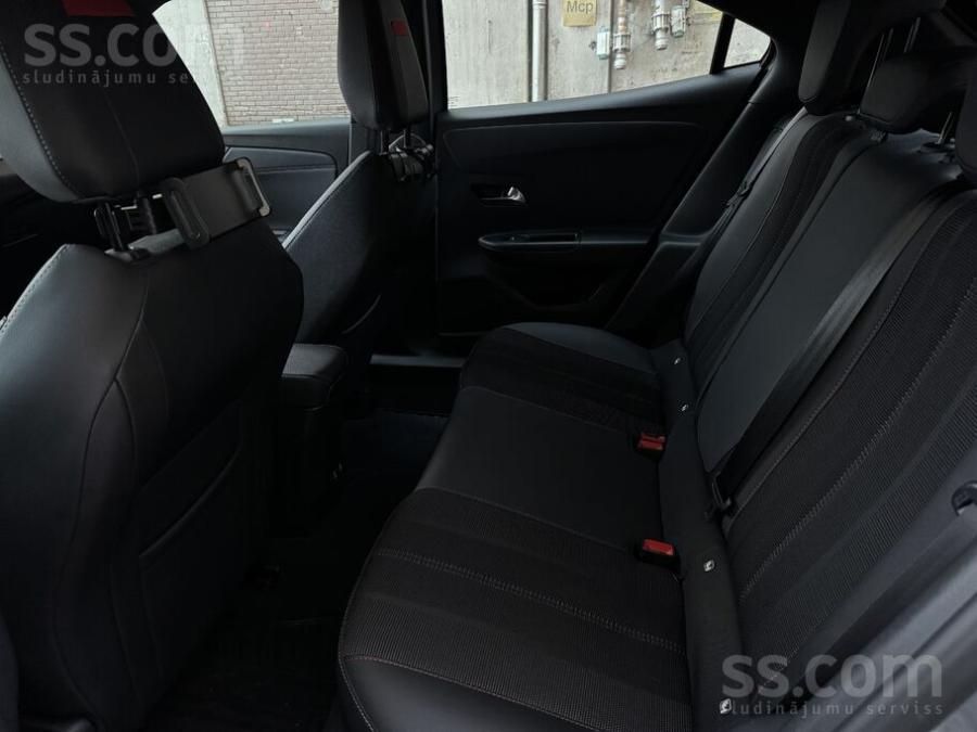 Grey Opel Mokka 2023 in Cesis, with an engine capacity of 1.70 L and mileage of 22 thousand km for 19500 €, photo 7 on AUTOMOTO.COM.LV