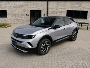 Pelēks Opel Mokka 2025 Jelgava, ar dzinēja tilpumu 1.20 L un nobraukumu 15 tūkst. km par 21600 €, foto 1 vietnē AUTOMOTO.COM.LV
