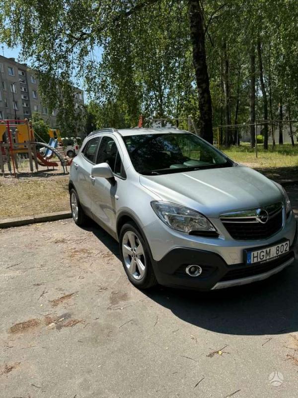 Grey Opel Mokka 2014 in Vilnius, with an engine capacity of 1.60 L and mileage of 109 thousand km for 6500 €, photo 2 on AUTOMOTO.COM.LV