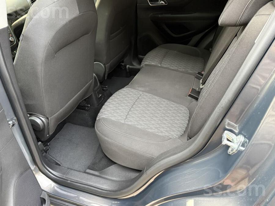 Grey Opel Mokka 2015 in Jelgava, with an engine capacity of 1.60 L and mileage of 228 thousand km for 7600 €, photo 9 on AUTOMOTO.COM.LV
