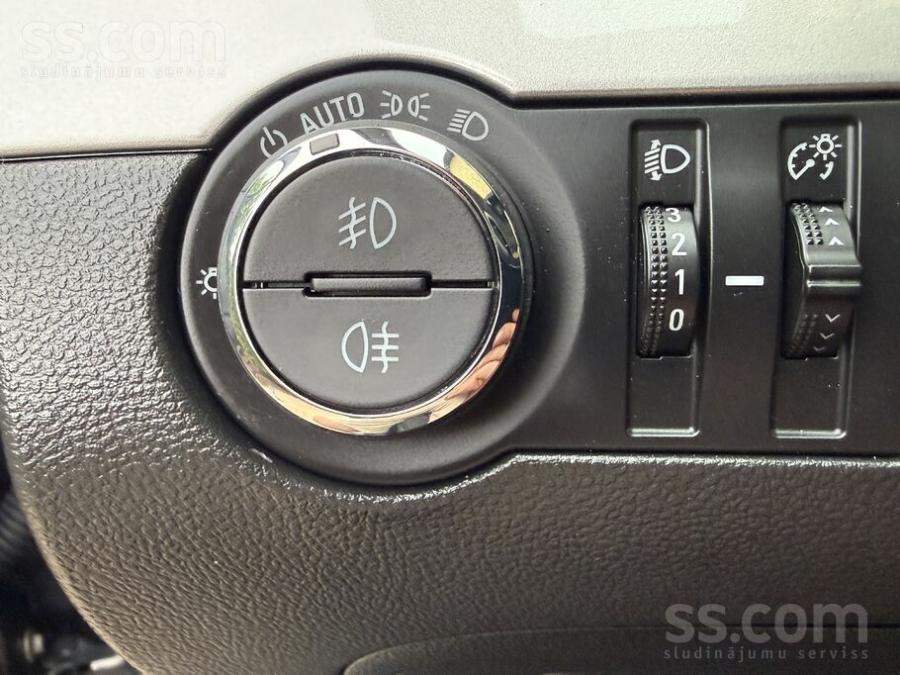 Grey Opel Mokka 2015 in Jelgava, with an engine capacity of 1.60 L and mileage of 228 thousand km for 7600 €, photo 16 on AUTOMOTO.COM.LV