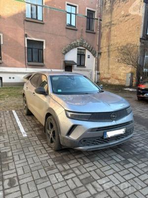 Серый Опель Mokka 2024 в Рига, объемом двигателя 1.20 л и пробегом 10 тыс. км за 20900 €, фото 4 на AUTOMOTO.COM.LV