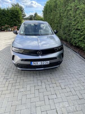 Pelēks Opel Mokka 2024 Rīga, ar dzinēja tilpumu 1.20 L un nobraukumu 50 tūkst. km par 17300 €, foto  vietnē AUTOMOTO.COM.LV