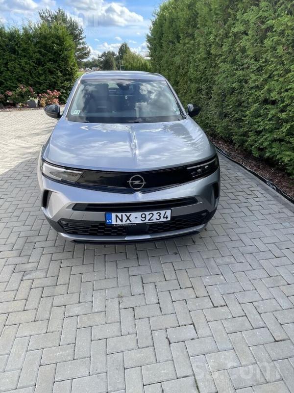 Opel Mokka 2024 Rīga vietnē Pelēks Opel Mokka 2024 Rīga, ar dzinēja tilpumu 1.20 L un nobraukumu 50 tūkst. km par 17300 €, foto 1 vietnē AUTOMOTO.COM.LV