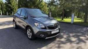 Pelēks Opel Mokka 2014 Alīta, ar dzinēja tilpumu 1.40 L un nobraukumu 162 tūkst. km par 8000 €, foto  vietnē AUTOMOTO.COM.LV