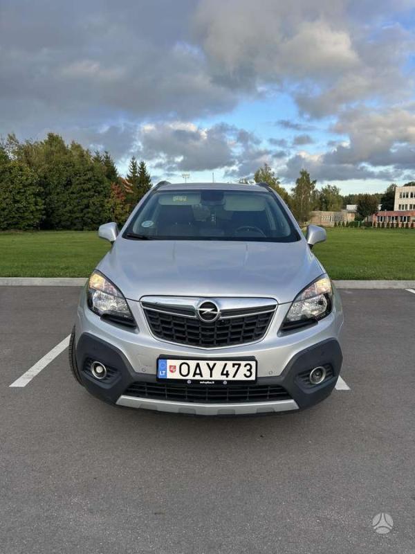 Grey Opel Mokka 2015 in Vilnius, with an engine capacity of 1.60 L and mileage of 183 thousand km for 6850 €, photo 3 on AUTOMOTO.COM.LV