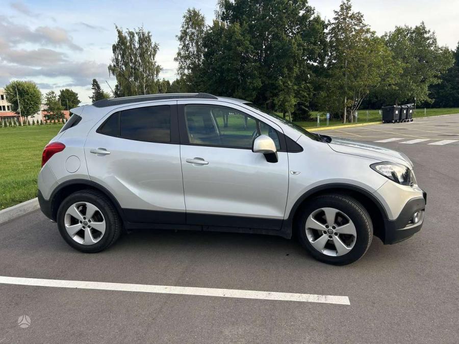 Grey Opel Mokka 2015 in Vilnius, with an engine capacity of 1.60 L and mileage of 183 thousand km for 6850 €, photo 5 on AUTOMOTO.COM.LV