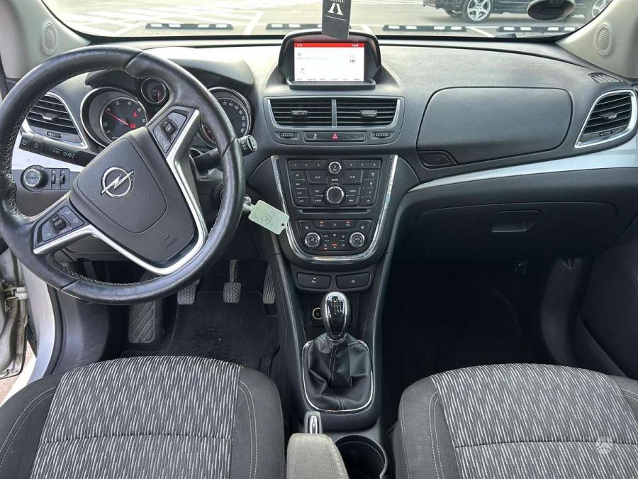 Grey Opel Mokka 2015 in Vilnius, with an engine capacity of 1.60 L and mileage of 183 thousand km for 6850 €, photo 12 on AUTOMOTO.COM.LV