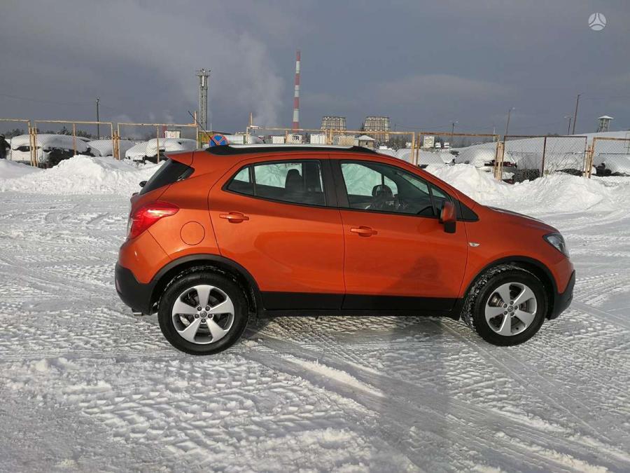 Orange Opel Mokka 2015 in Vilnius, with an engine capacity of 1.36 L and mileage of 110 thousand km for 7999 €, photo 4 on AUTOMOTO.COM.LV