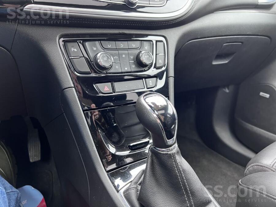 Orange Opel Mokka 2017 in Talsi, with an engine capacity of 1.60 L and mileage of 148 thousand km for 13790 €, photo 28 on AUTOMOTO.COM.LV