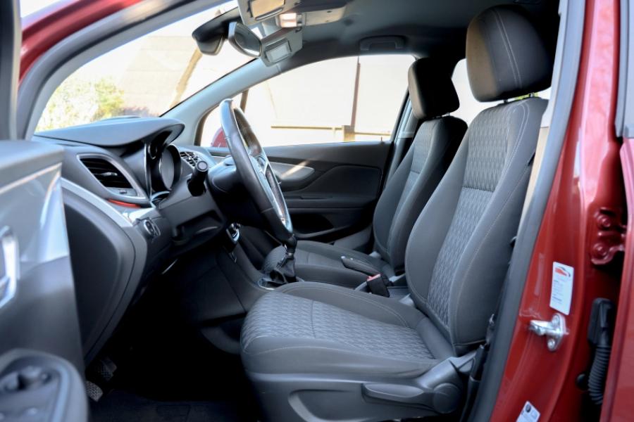 Red Opel Mokka 2013 in Riga, with an engine capacity of 1.70 L and mileage of 118 thousand km for 8450 €, photo 10 on AUTOMOTO.COM.LV