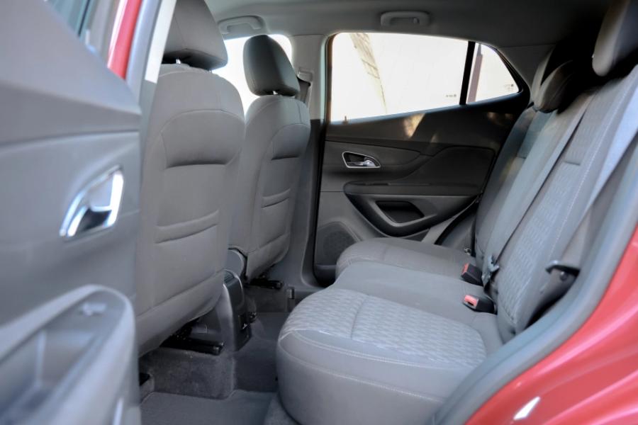 Red Opel Mokka 2013 in Riga, with an engine capacity of 1.70 L and mileage of 118 thousand km for 8450 €, photo 13 on AUTOMOTO.COM.LV