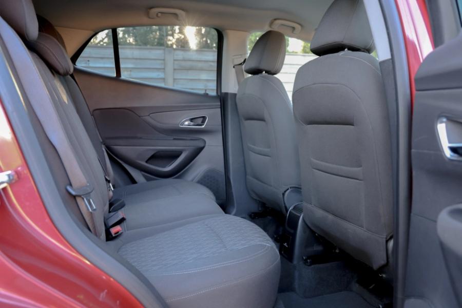 Red Opel Mokka 2013 in Riga, with an engine capacity of 1.70 L and mileage of 118 thousand km for 8450 €, photo 14 on AUTOMOTO.COM.LV
