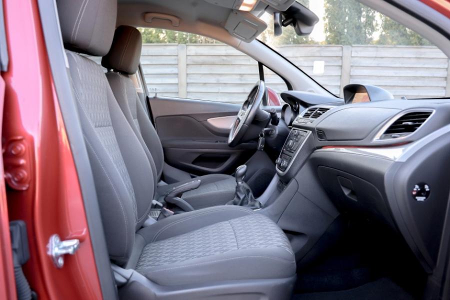 Red Opel Mokka 2013 in Riga, with an engine capacity of 1.70 L and mileage of 118 thousand km for 8450 €, photo 15 on AUTOMOTO.COM.LV