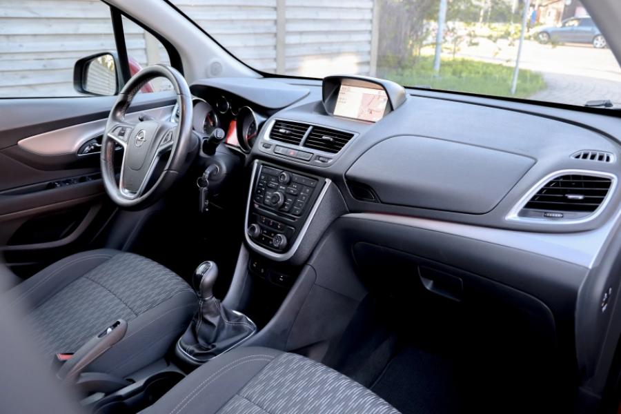 Red Opel Mokka 2013 in Riga, with an engine capacity of 1.70 L and mileage of 118 thousand km for 8450 €, photo 16 on AUTOMOTO.COM.LV