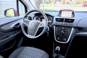 Red Opel Mokka 2013 in Riga, with an engine capacity of 1.70 L and mileage of 118 thousand km for 8450 €, photo 17 on AUTOMOTO.COM.LV