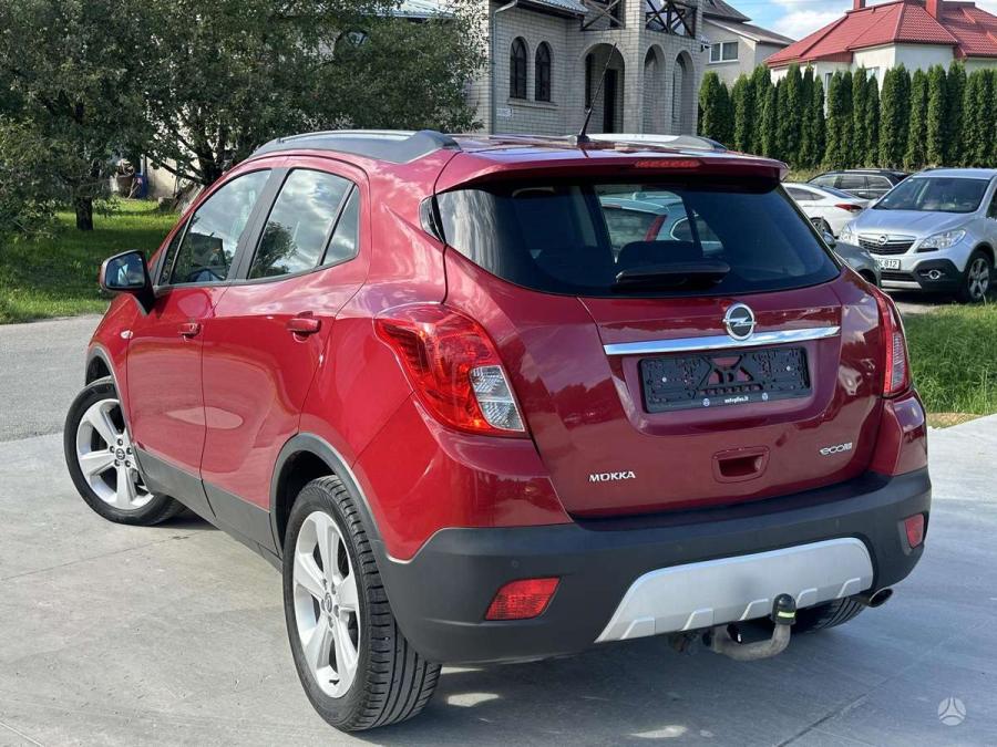 Red Opel Mokka 2013 in Alytus, with an engine capacity of 1.69 L and mileage of 249 thousand km for 6880 €, photo 4 on AUTOMOTO.COM.LV