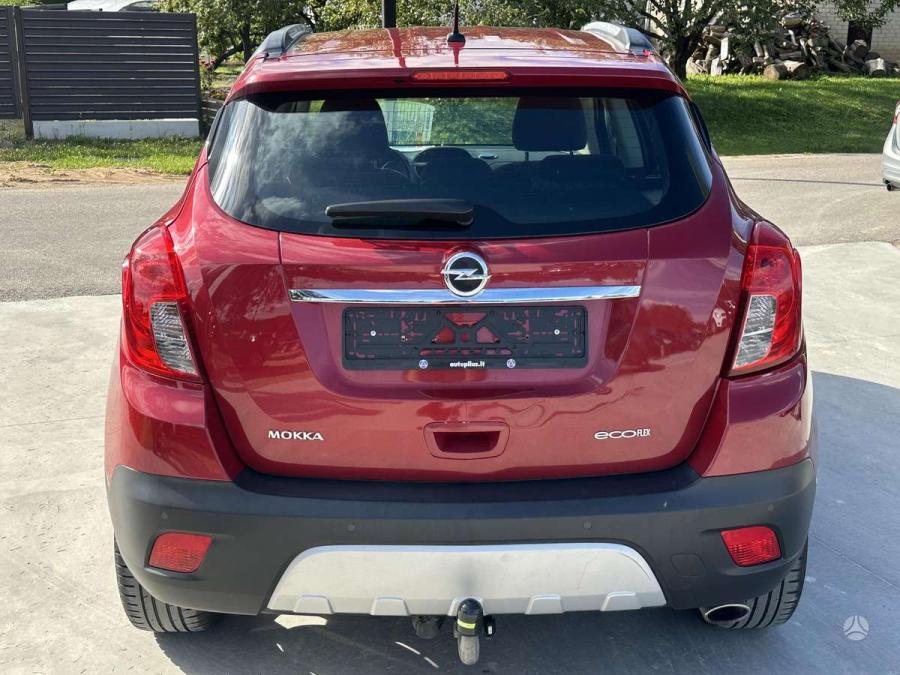 Red Opel Mokka 2013 in Alytus, with an engine capacity of 1.69 L and mileage of 249 thousand km for 6880 €, photo 5 on AUTOMOTO.COM.LV