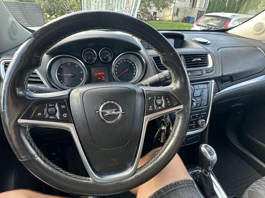 Red Opel Mokka 2013 in Alytus, with an engine capacity of 1.69 L and mileage of 249 thousand km for 6880 €, photo 11 on AUTOMOTO.COM.LV