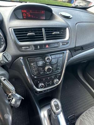 Red Opel Mokka 2013 in Alytus, with an engine capacity of 1.69 L and mileage of 249 thousand km for 6880 €, photo 13 on AUTOMOTO.COM.LV
