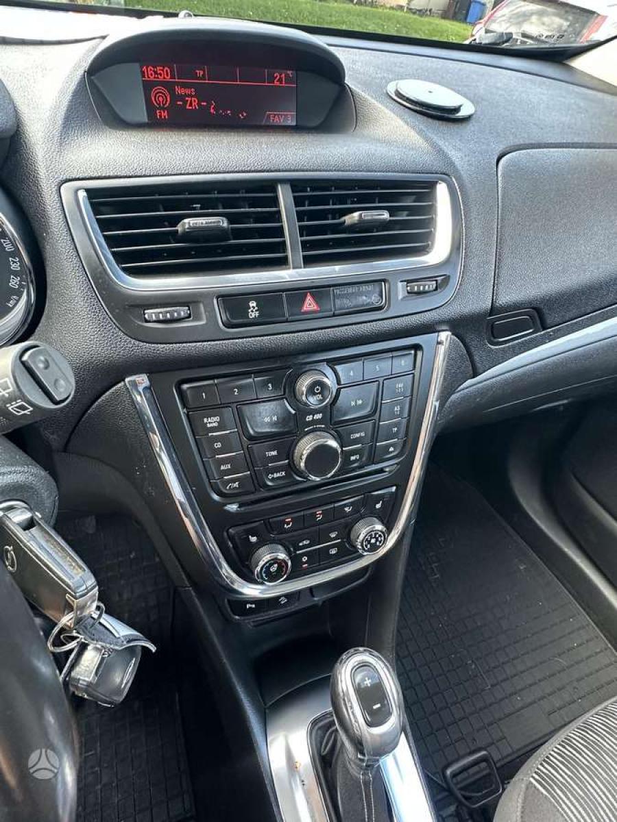 Red Opel Mokka 2013 in Alytus, with an engine capacity of 1.69 L and mileage of 249 thousand km for 6880 €, photo 13 on AUTOMOTO.COM.LV