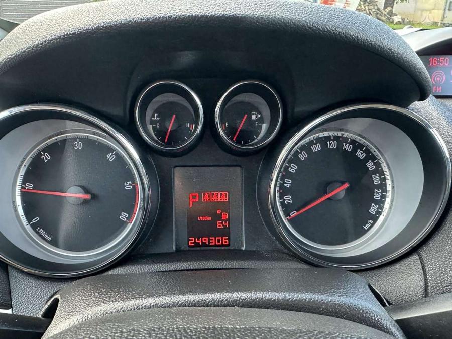 Red Opel Mokka 2013 in Alytus, with an engine capacity of 1.69 L and mileage of 249 thousand km for 6880 €, photo 15 on AUTOMOTO.COM.LV
