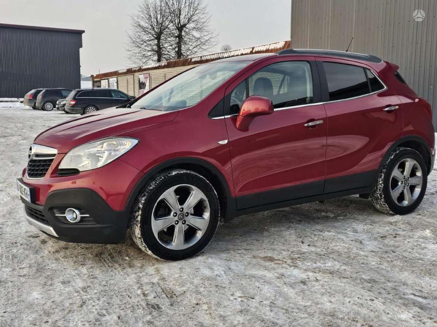Red Opel Mokka 2014 in Taurage, with an engine capacity of 1.36 L and mileage of 130 thousand km for 6500 €, photo 2 on AUTOMOTO.COM.LV