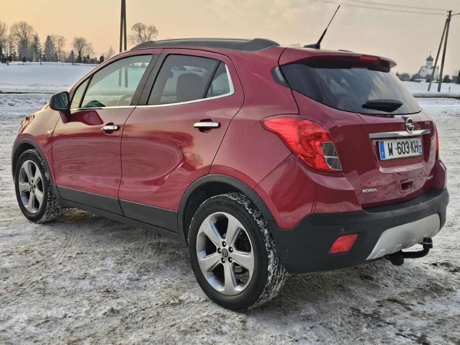 Red Opel Mokka 2014 in Taurage, with an engine capacity of 1.36 L and mileage of 130 thousand km for 6500 €, photo 6 on AUTOMOTO.COM.LV