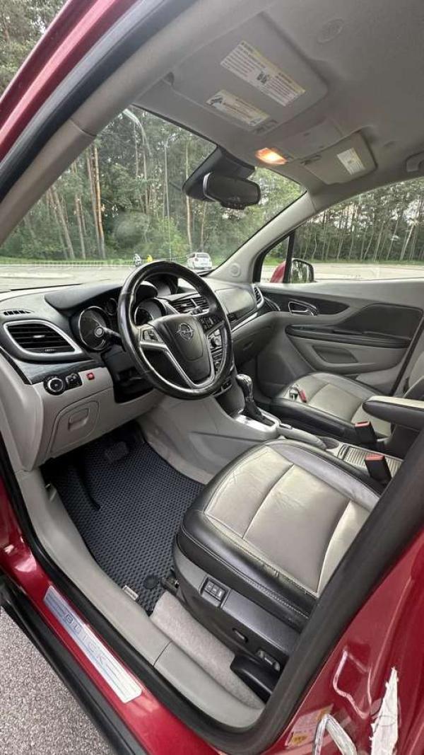 Red Opel Mokka 2014 in Kaunas, with an engine capacity of 1.40 L and mileage of 138 thousand km for 6610 €, photo 5 on AUTOMOTO.COM.LV