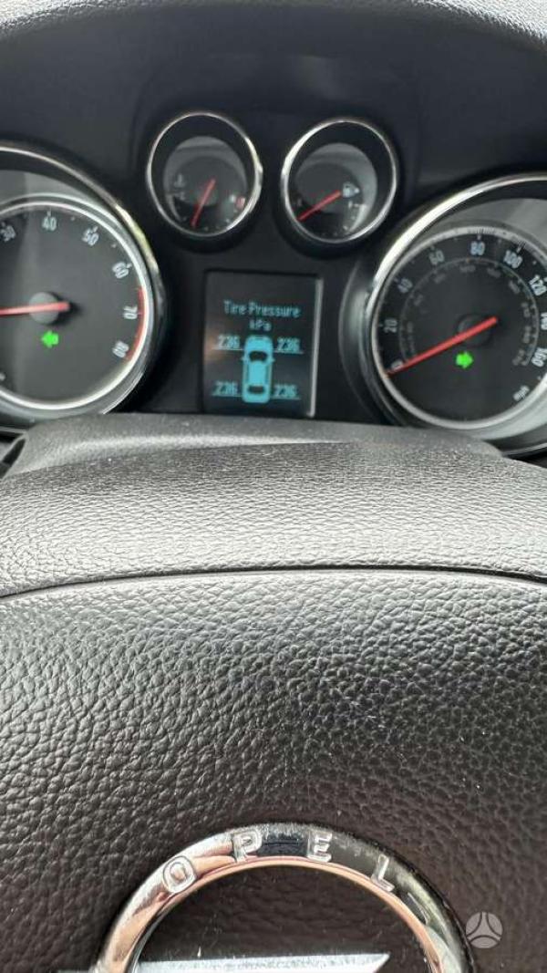 Red Opel Mokka 2014 in Kaunas, with an engine capacity of 1.40 L and mileage of 138 thousand km for 6610 €, photo 10 on AUTOMOTO.COM.LV