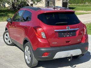 Red Opel Mokka 2014 in Alytus, with an engine capacity of 1.69 L and mileage of 134 thousand km for 8350 €, photo 4 on AUTOMOTO.COM.LV