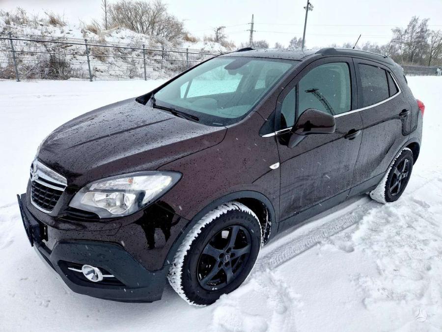 Red Opel Mokka 2015 in Marijampole, with an engine capacity of 1.60 L and mileage of 136 thousand km for 7950 €, photo 2 on AUTOMOTO.COM.LV