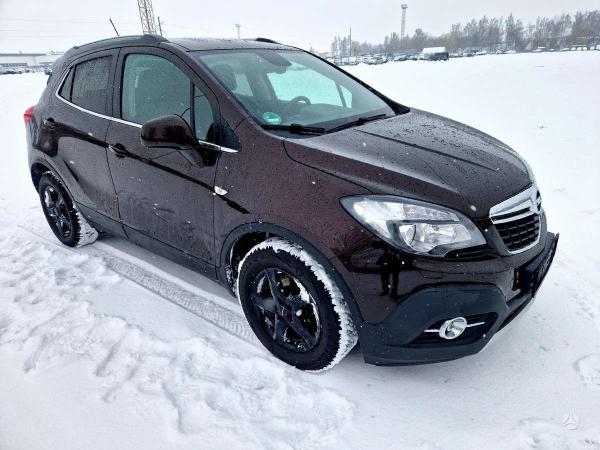 Red Opel Mokka 2015 in Marijampole, with an engine capacity of 1.60 L and mileage of 136 thousand km for 7950 €, photo 4 on AUTOMOTO.COM.LV