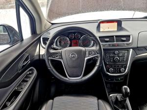 Red Opel Mokka 2015 in Marijampole, with an engine capacity of 1.60 L and mileage of 136 thousand km for 7950 €, photo 13 on AUTOMOTO.COM.LV