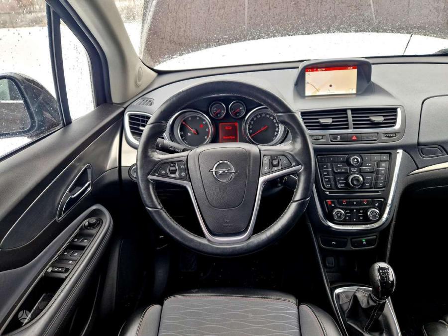 Red Opel Mokka 2015 in Marijampole, with an engine capacity of 1.60 L and mileage of 136 thousand km for 7950 €, photo 13 on AUTOMOTO.COM.LV