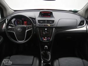 Red Opel Mokka 2015 in Vilnius, with an engine capacity of 1.60 L and mileage of 147 thousand km for 9499 €, photo 2 on AUTOMOTO.COM.LV