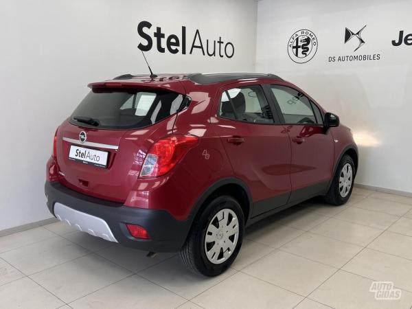 Red Opel Mokka 2015 in Vilnius, with an engine capacity of 1.60 L and mileage of 158 thousand km for 6500 €, photo 5 on AUTOMOTO.COM.LV