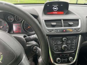 Red Opel Mokka 2016 in Vilnius, with an engine capacity of 1.60 L and mileage of 168 thousand km for 5420 €, photo 5 on AUTOMOTO.COM.LV