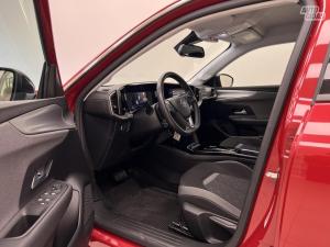 Red Opel Mokka 2021 in Vilnius, with an engine capacity of 1.20 L and mileage of 24 thousand km for 15990 €, photo 10 on AUTOMOTO.COM.LV