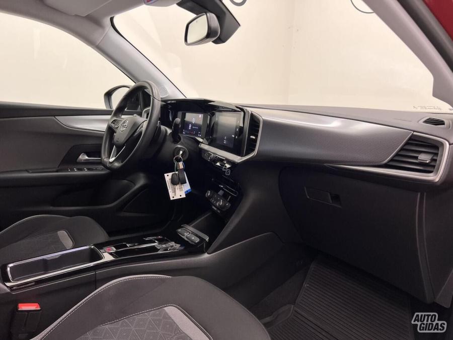 Red Opel Mokka 2021 in Vilnius, with an engine capacity of 1.20 L and mileage of 24 thousand km for 15990 €, photo 19 on AUTOMOTO.COM.LV