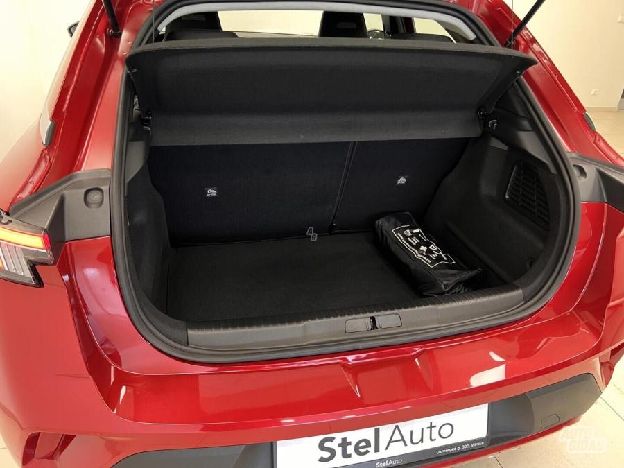 Red Opel Mokka 2021 in Vilnius, with an engine capacity of 1.20 L and mileage of 24 thousand km for 15990 €, photo 24 on AUTOMOTO.COM.LV