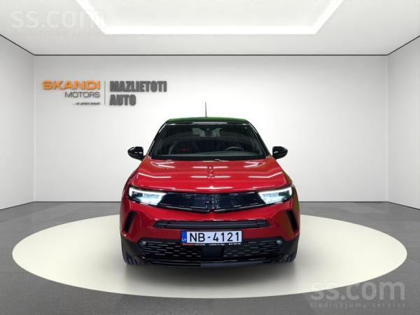 Красный Опель Mokka 2022 в Рига, объемом двигателя 1.20 л и пробегом 41 тыс. км за 17990 €, фото 3 на AUTOMOTO.COM.LV