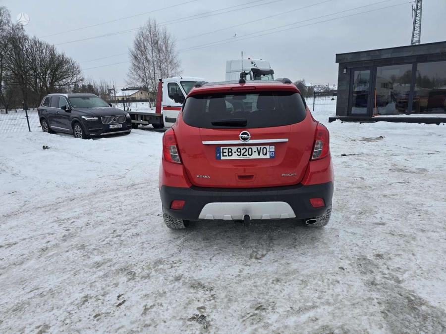 Red Opel Mokka 2016 in Taurage, with an engine capacity of 1.60 L and mileage of 215 thousand km for 7300 €, photo 7 on AUTOMOTO.COM.LV