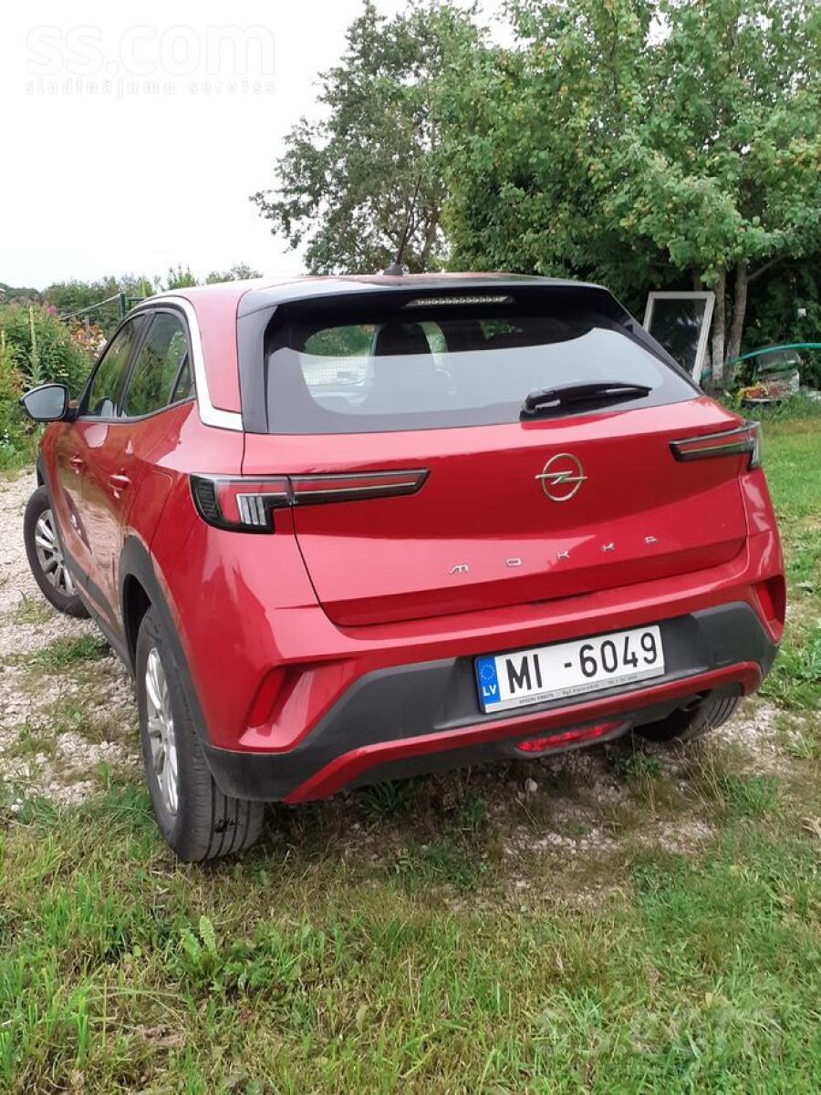 Красный Опель Mokka 2021 в Рига, объемом двигателя 1.20 л и пробегом 94 тыс. км за 11500 €, фото 1 на AUTOMOTO.COM.LV