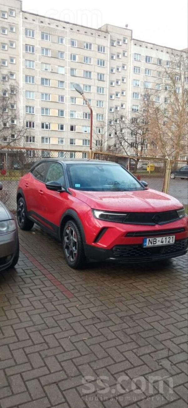 Красный Опель Mokka 2022 в Рига, объемом двигателя 1.20 л и пробегом 39 тыс. км за 16300 €, фото 1 на AUTOMOTO.COM.LV