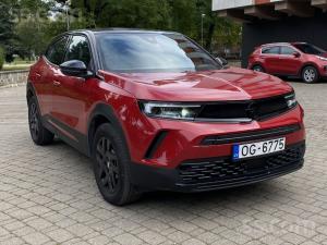 Sarkans Opel Mokka 2023 Daugavpils, ar dzinēja tilpumu 1.20 L un nobraukumu 0 tūkst. km par 19800 €, foto 3 vietnē AUTOMOTO.COM.LV
