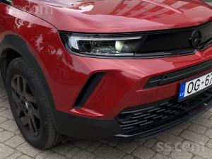 Sarkans Opel Mokka 2023 Daugavpils, ar dzinēja tilpumu 1.20 L un nobraukumu 0 tūkst. km par 19800 €, foto 4 vietnē AUTOMOTO.COM.LV