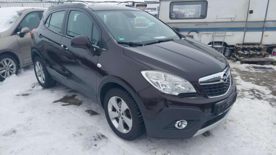 Red Opel Mokka 2013 in Marijampole, with an engine capacity of 1.70 L and mileage of 240 thousand km for 5700 €, photo 3 on AUTOMOTO.COM.LV